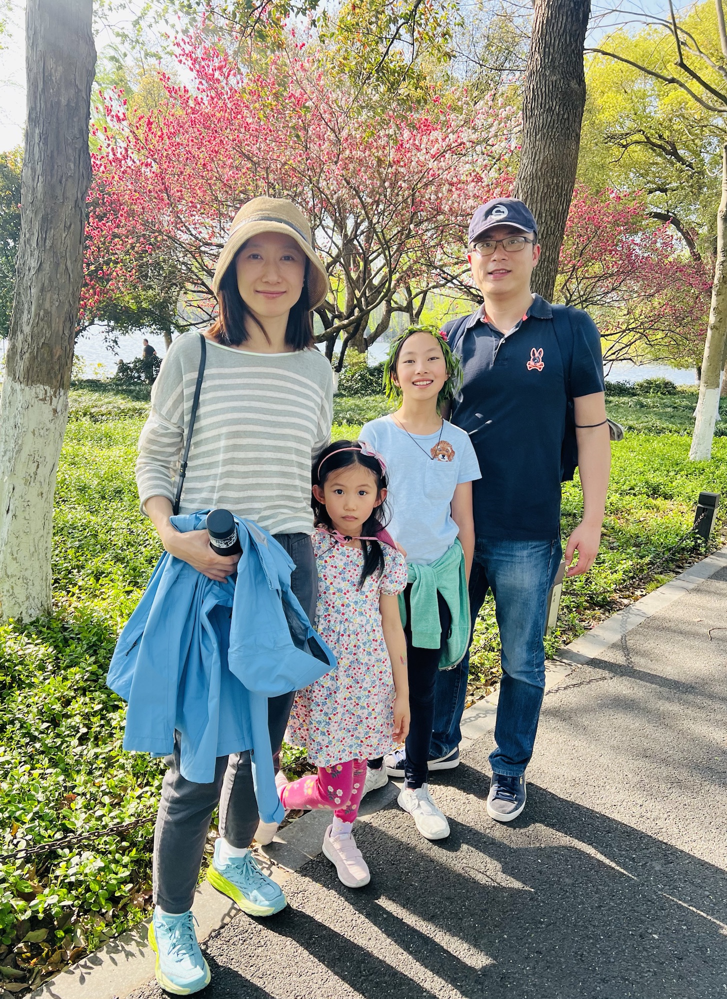 Chelsea & Florence Tsai – Go to a tea tour in Jiang Nan in China ...