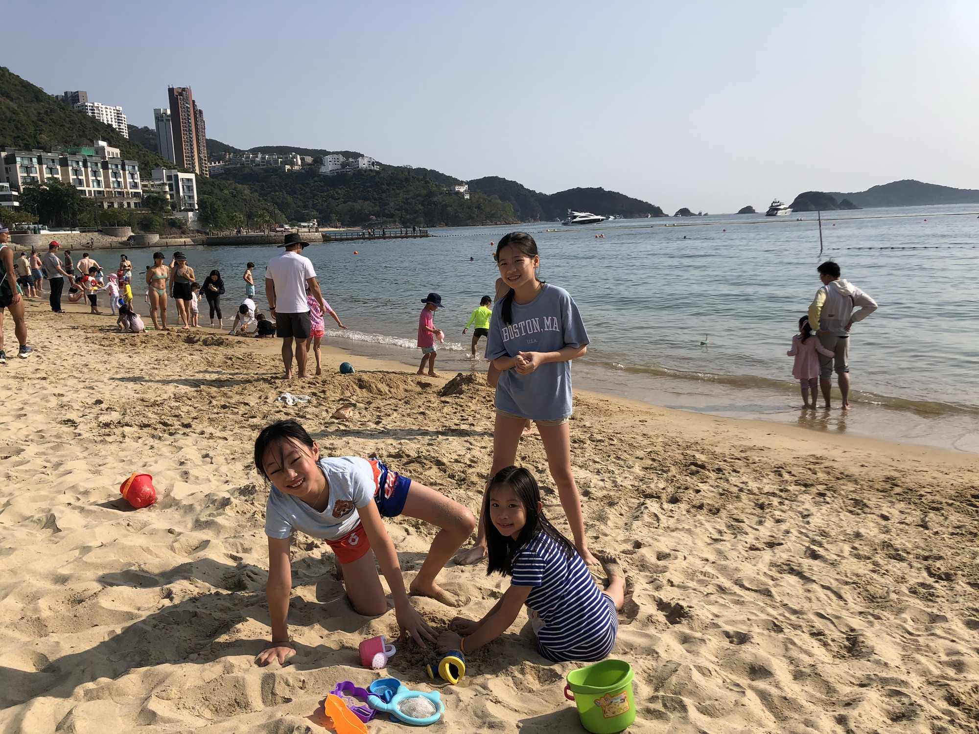 Chelsea & Florence Tsai – Go to Repulse Bay beach – March 2025 ...