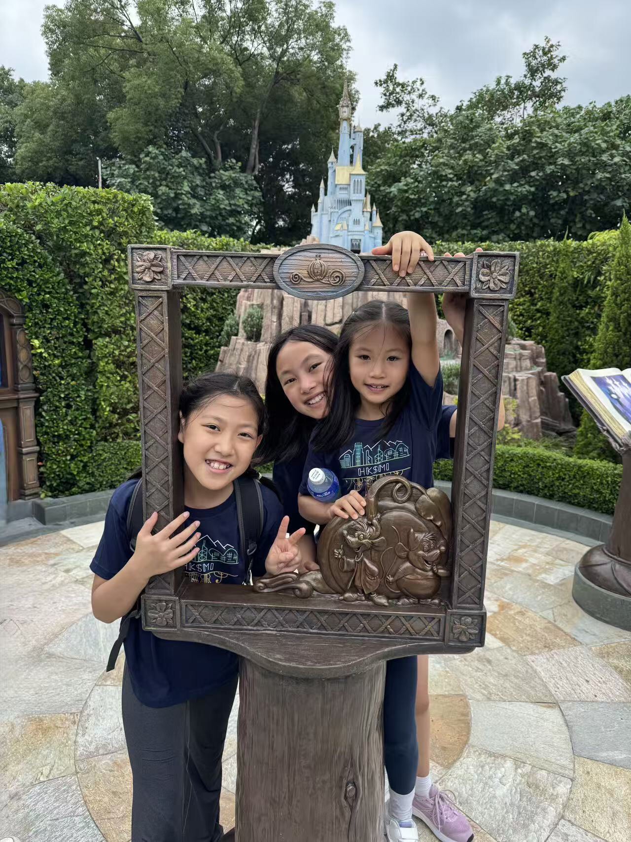 Chelsea & Florence Tsai – Go to Disney Land Hong Kong for Violin ...