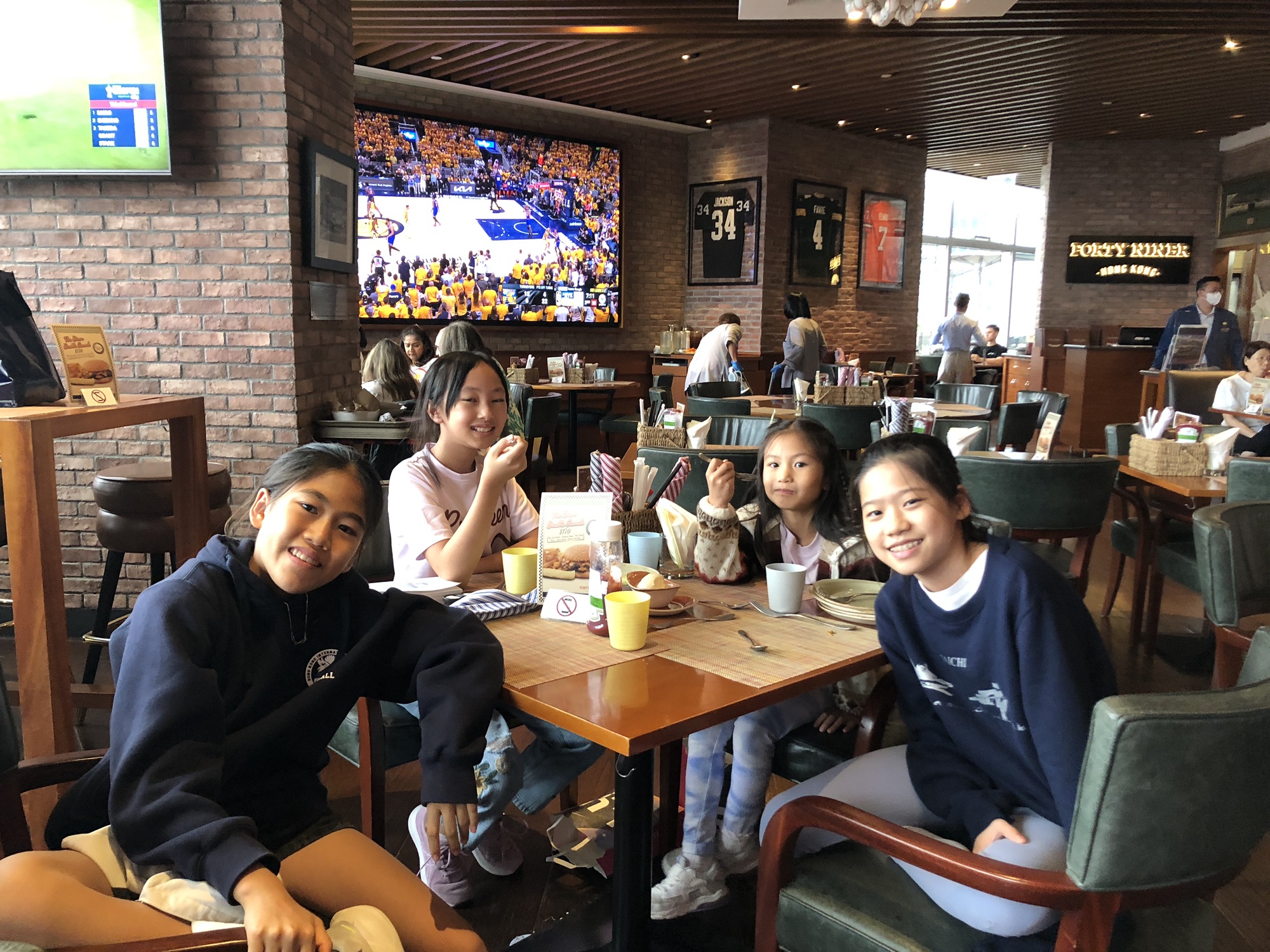 Chelsea & Florence Tsai – Go to American Club with friends – June 2025 ...